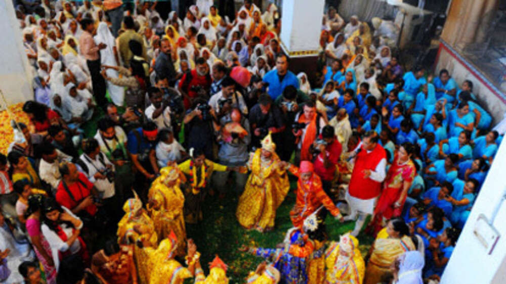 Vrindavan widows celebrate Holi | The Times of India