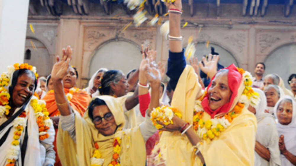 Vrindavan widows celebrate Holi | The Times of India