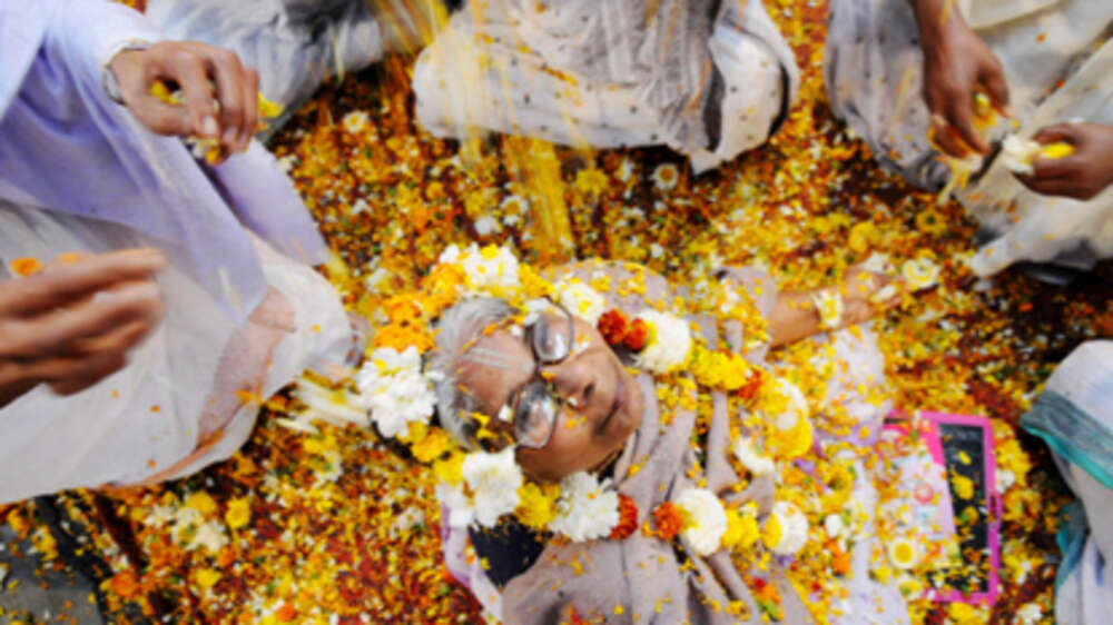 Vrindavan widows celebrate Holi | The Times of India
