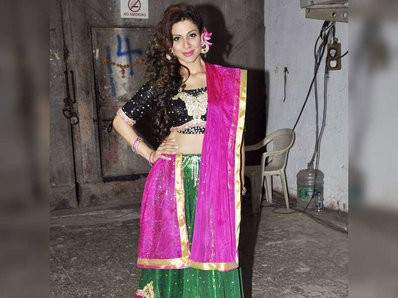 Tanaz Irani goes 'desi' on the sets of dance reality show 'Nach Baliye ...