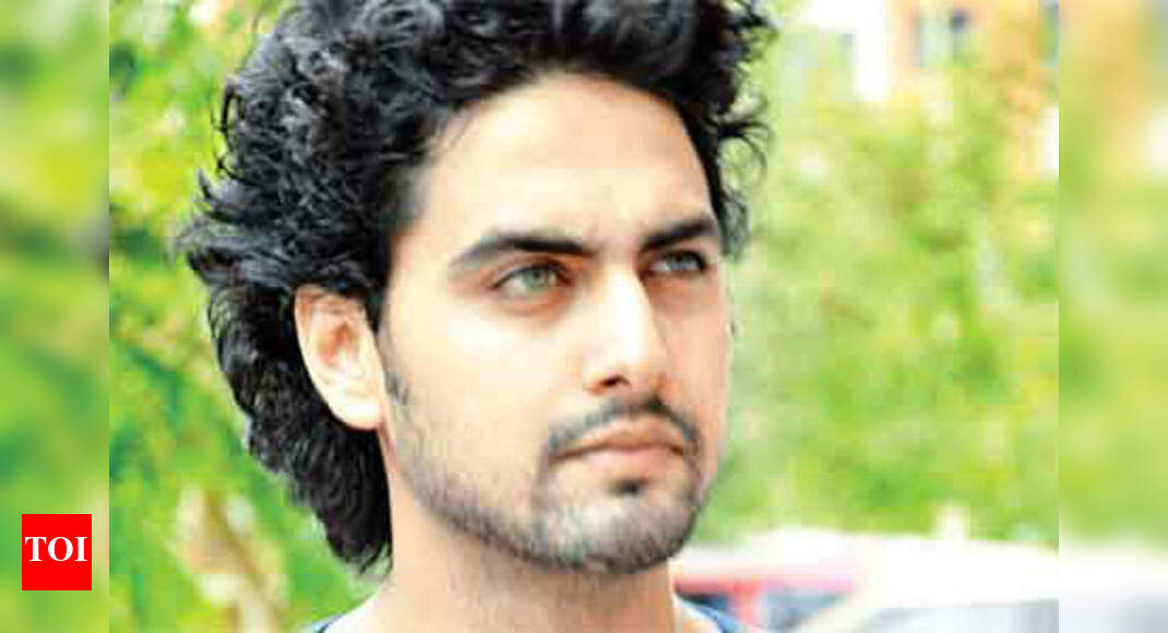 Rohit Purohit turns rubberman - Times of India