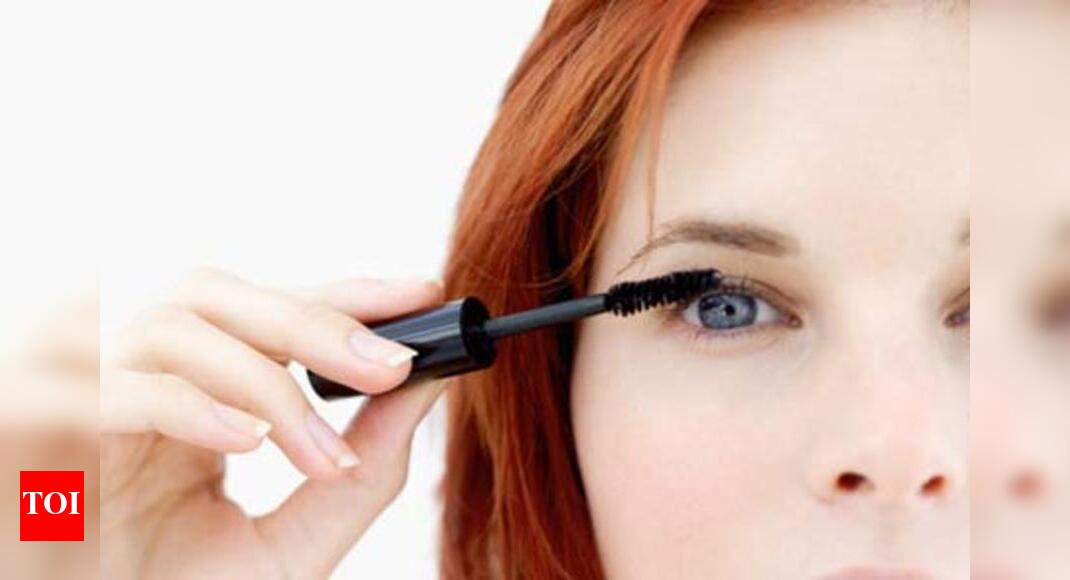 How to apply mascara correctly - Times of India