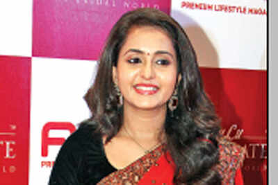 Bhamaa, Kavya Madhavan attend magazine cover launch at a mall in Kochi ...