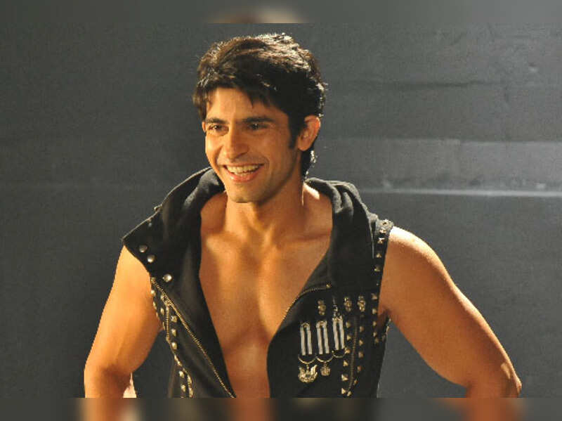 Hussain Kuwajerwala to debut in Bollywood with `Shree' | Hindi Movie ...