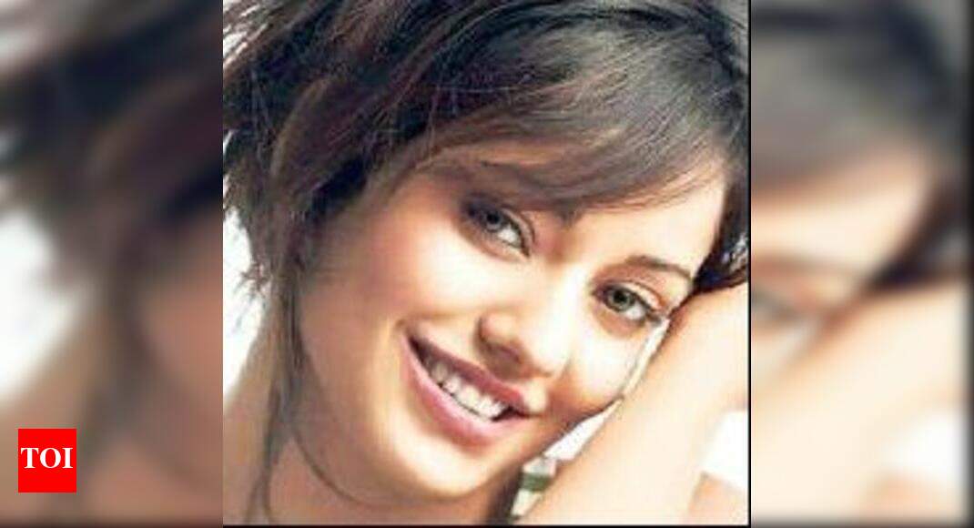 Sunny Deol and Neha Sharma bond over gadgets | Hindi Movie News - Times ...