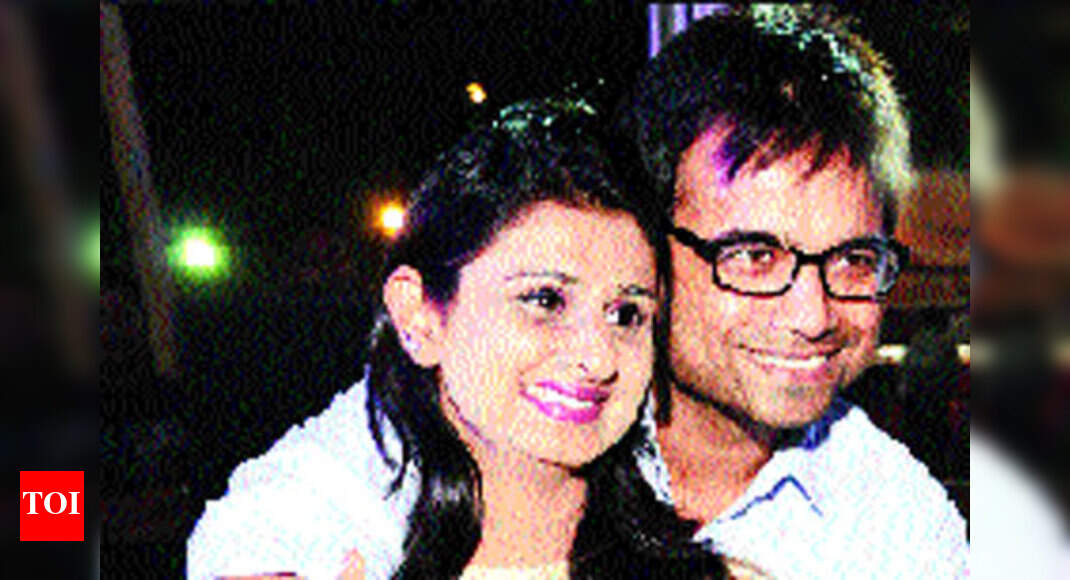 Master Saleem performs at a romantic night ahead at Lodhi Club in Delhi ...