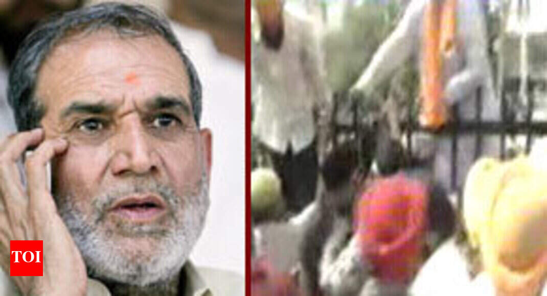 1984 anti-Sikh riots case: Sajjan Kumar acquitted in one case | Delhi News - Times of India