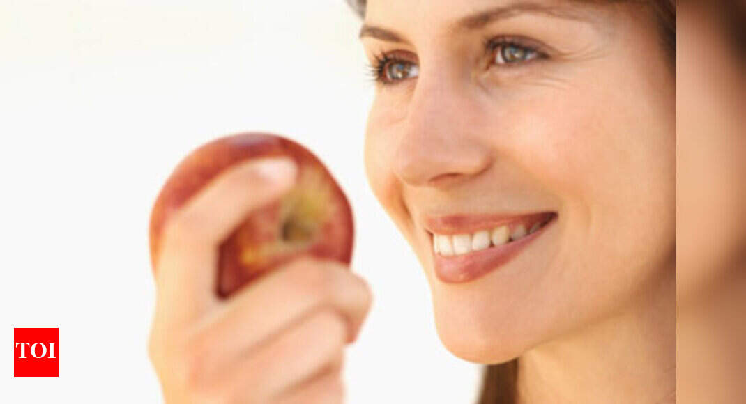 Right way to eat an apple revealed - Times of India