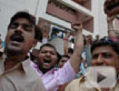 Encounter case: Scribes protest police ban on entry of media - Times of ...