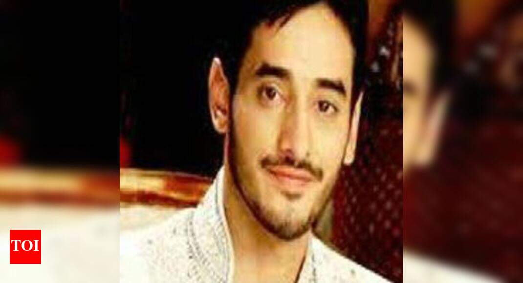 Siddharth Arora is the girl on sets! - Times of India