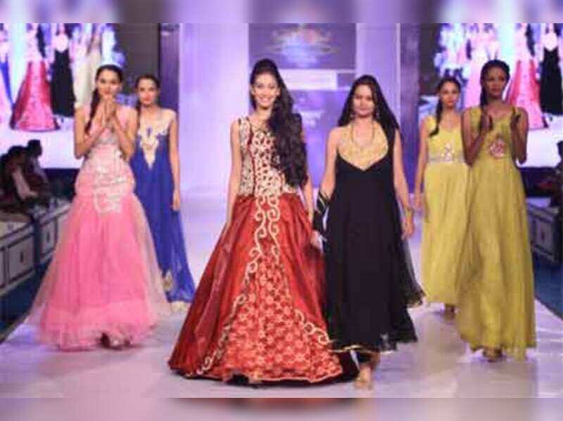 Ritu Kumar enthralls, Jodhpur Princess walks the RFW ramp - Times of India
