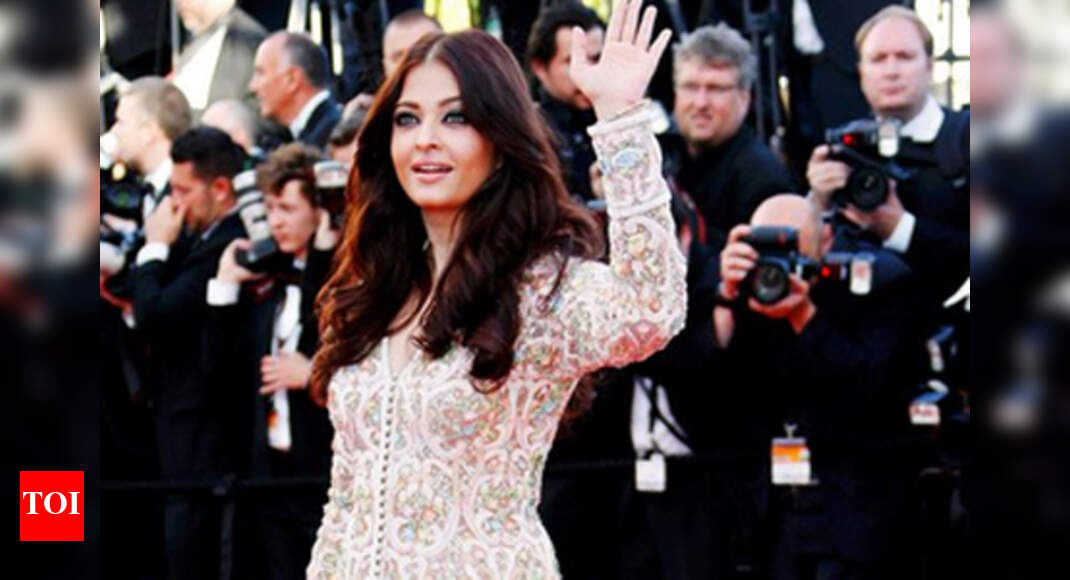 It's that Sabya show...again - Times of India