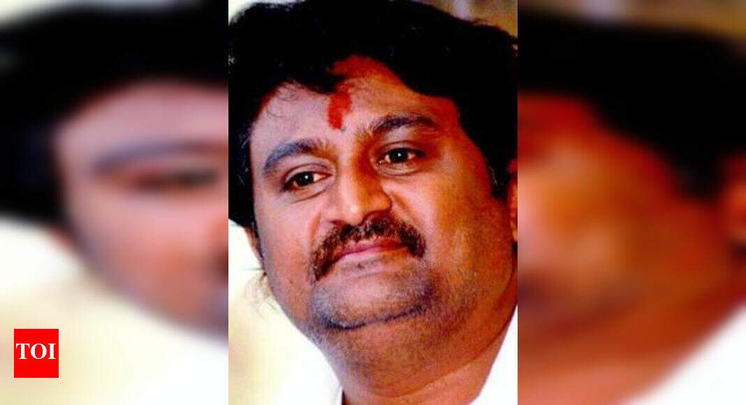 Komal plays a cop for the first time | Kannada Movie News - Times of India