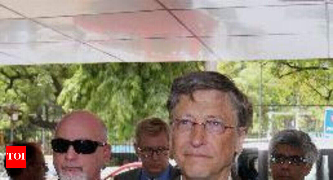 Scuffle between Bill Gates's security staff and mediapersons in New ...