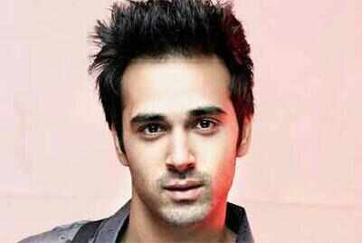 Pulkit impressed Zoya | Hindi Movie News - Times of India