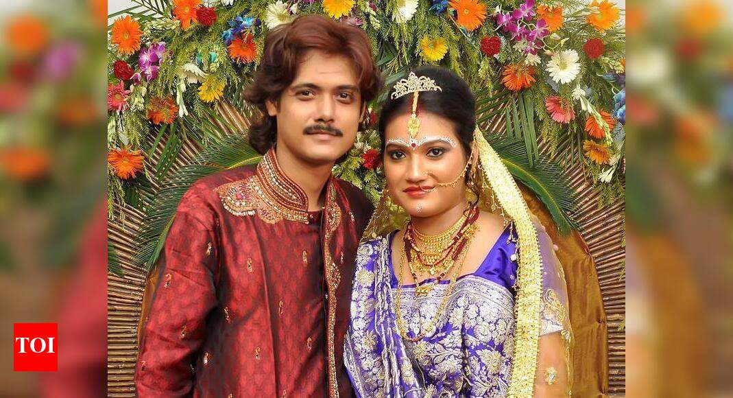 Wedding reception of singer Abhijit Barman aka Pota and Debolina Mondal in Kolkata | Events ...