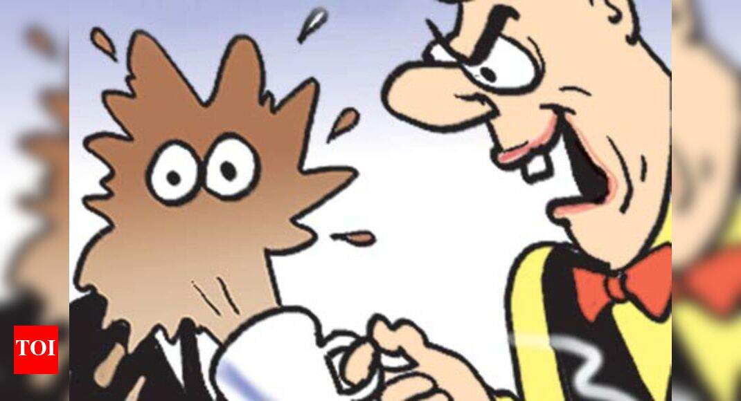 Irked customers, Ggn pub in online war - Times of India