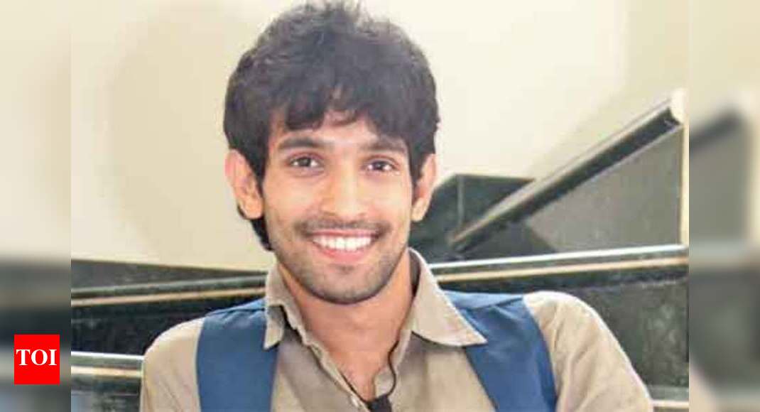 I had no qualms in playing second lead: Vikrant - Times of India