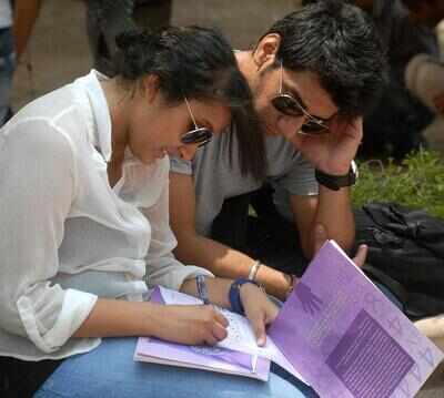 Be ‘analytical’, careers await history graduates - Times of India