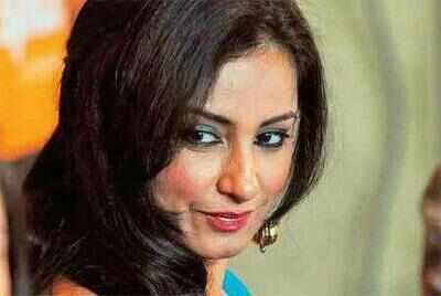 Divya Dutta makes Farhan Akhtar cry with her performance | Hindi Movie ...