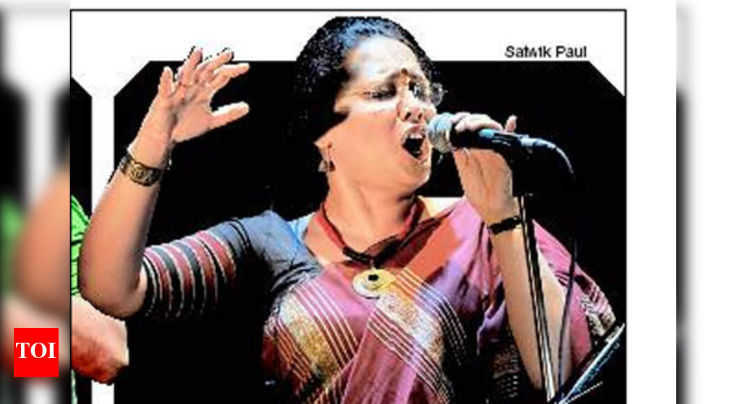 Surojit Chatterjee & Soumitra Ray perform to mark Durga Puja in Kolkata ...