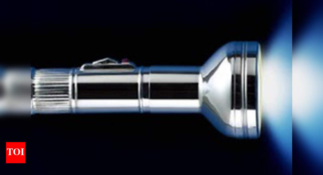 Flashlight that runs on body heat - Times of India