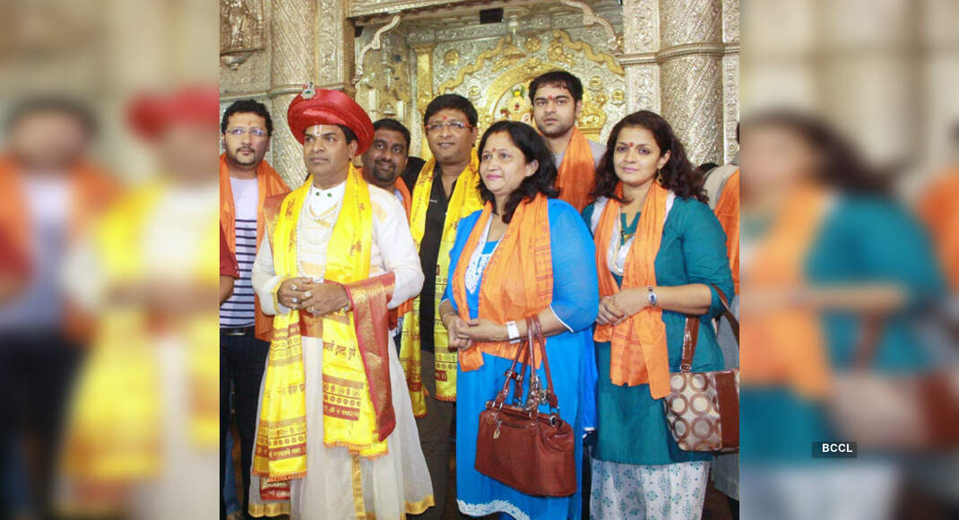 Bharat Jadhav, Kedar Shinde and Alka Kubal seen at Shrimant Dagdusheth ...
