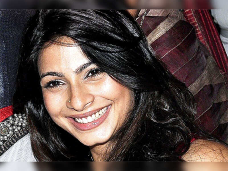 Tanisha makes theatre debut | Hindi Movie News - Times of India