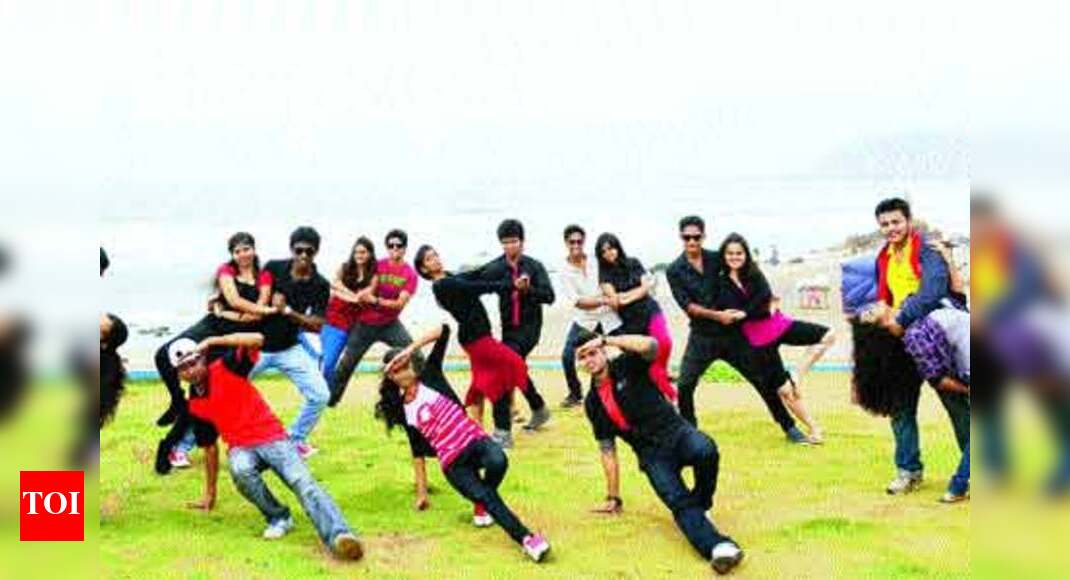 Flash mobsters with a heart! - Times of India