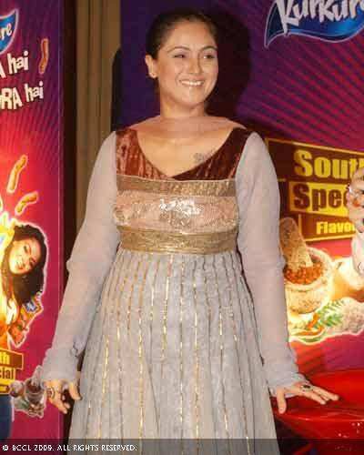 Simhada Mari star Simran to act with Mohanlal | Kannada Movie News ...