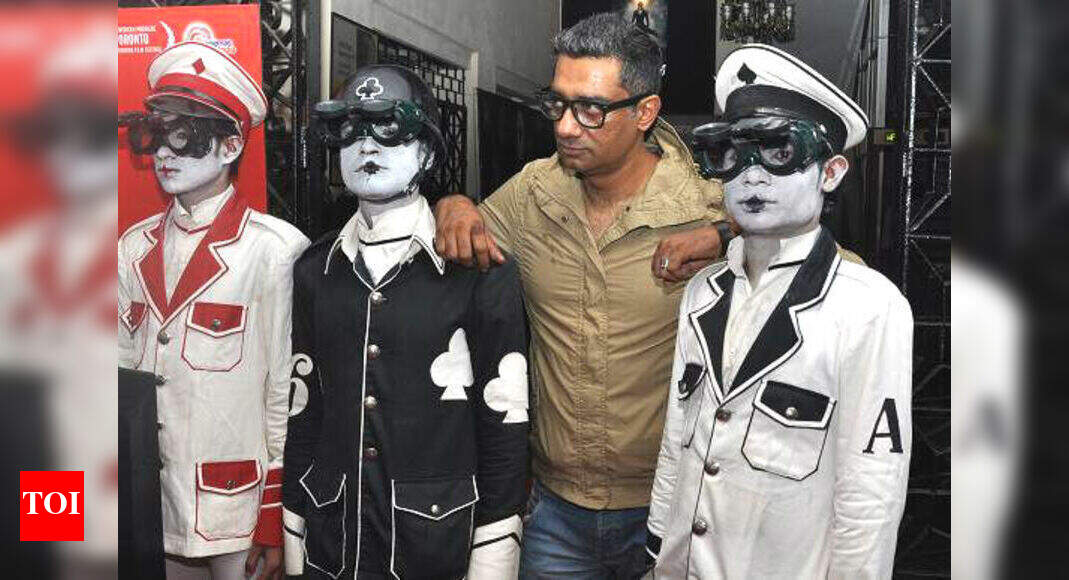 Lungi Dance rocks Tasher Desh premiere! | Bengali Movie News - Times of ...