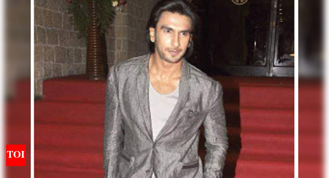 Ranveer gets new chaddi buddies on Ram Leela sets | Hindi Movie News ...