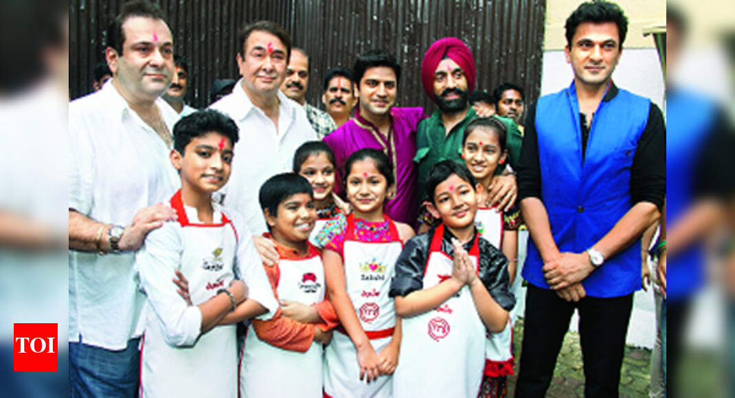 Junior MasterChefs celebrate Ganpati with Kapoors - Times of India