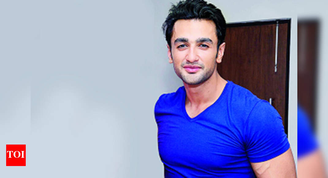 Nishant gifts himself shoes worth 50k on birthday - Times of India