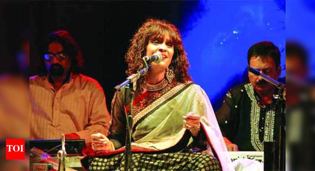 Ghazal singer Penaz Masani performs at a musical eve 'Aarzoo' in Nagpur ...