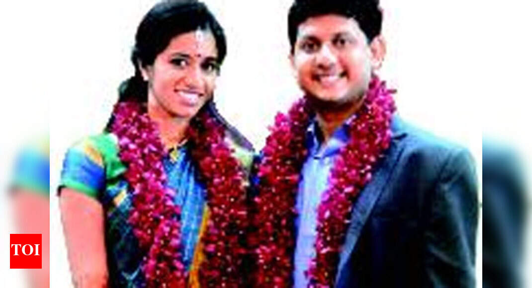 Theatre personality Vivek Rajagopal ties the knot with Deepthi in ...