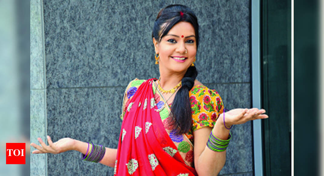 Sucheta shoots despite an injury - Times of India