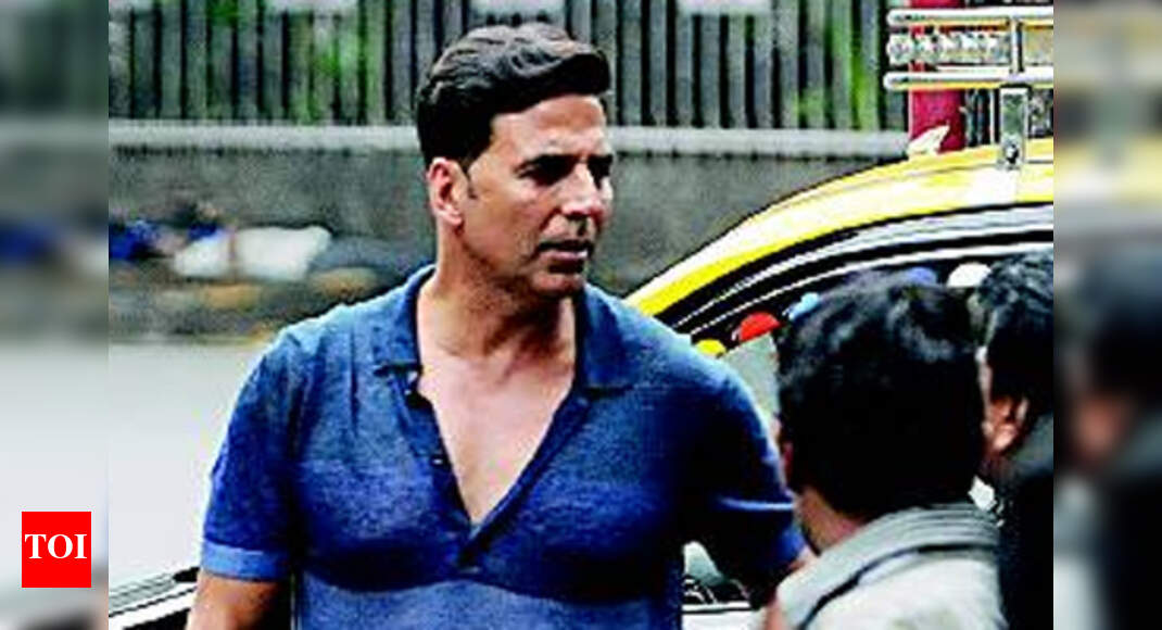 Fan frenzy makes shooting difficult for Akshay | Hindi Movie News ...