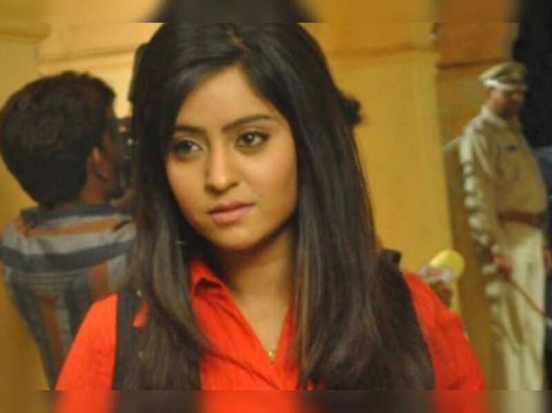 Shubhi Sharma turns reporter | Bhojpuri Movie News - Times of India