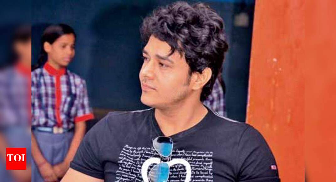 When actor Anirudh Dave got emotional - Times of India