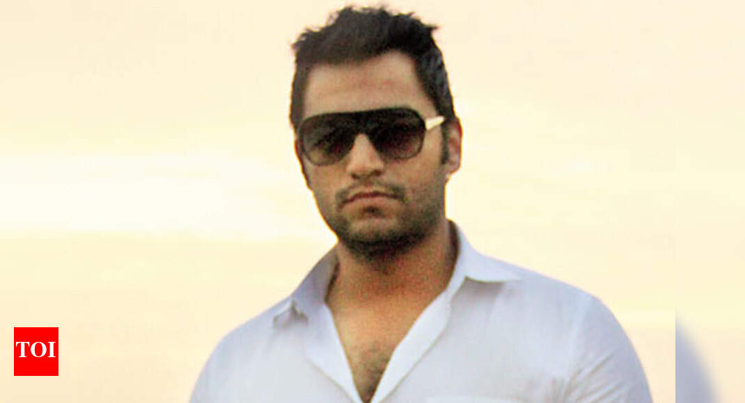 Guests at Rajveer Arora's party at Atmosphere 6 in Pune | Events Movie ...