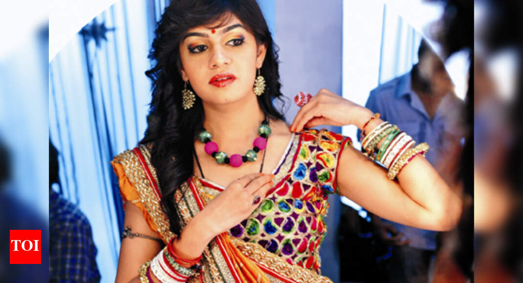 Glam up for garba - Times of India