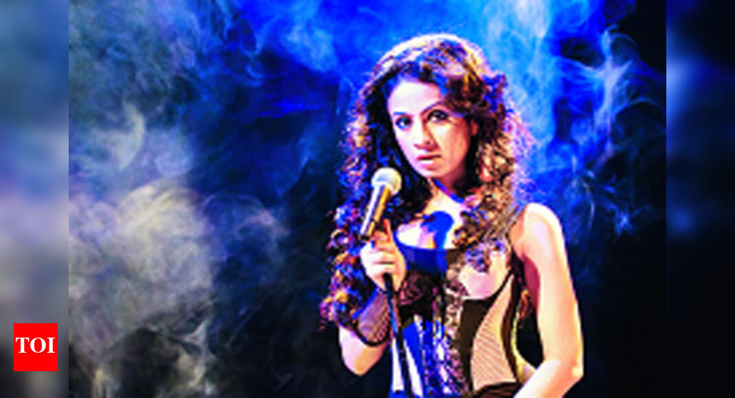 Manasi goes glam for her play - Times of India