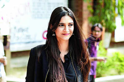 Sonam reads up on physiotherapy | Hindi Movie News - Times of India