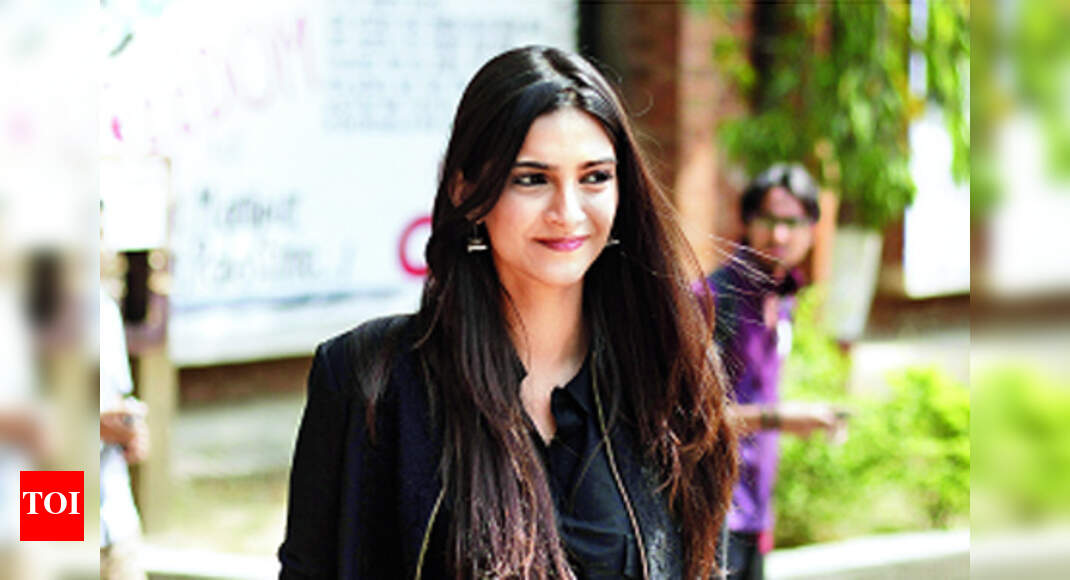 Sonam reads up on physiotherapy | Hindi Movie News - Times of India