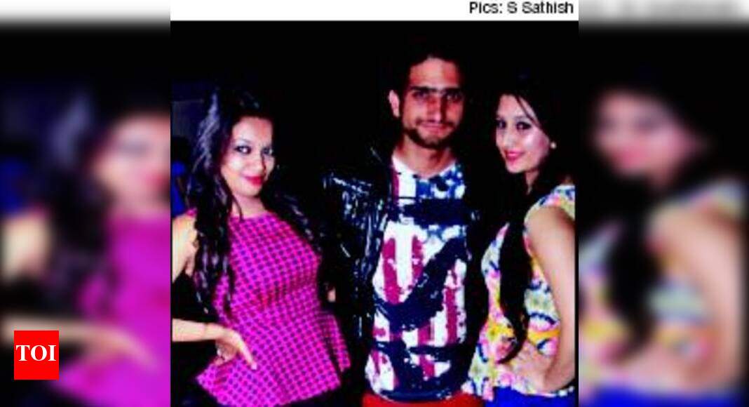 DJ Sameer plays at Sutra at the Lalit Ashok, Bangalore | Events Movie ...