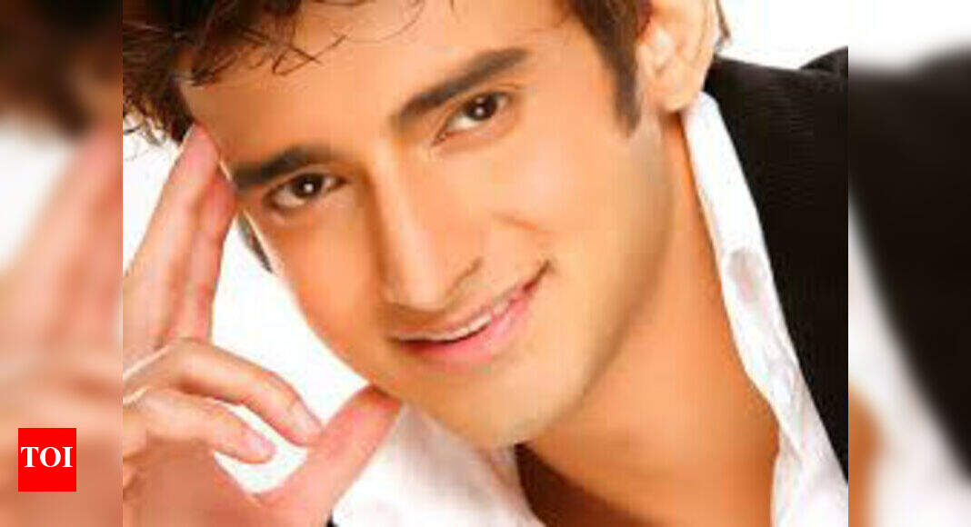 Romit Raj delighted to meet ten thousand fans! - Times of India