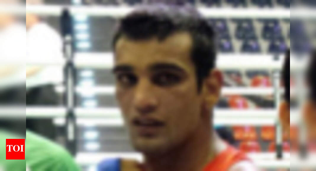 Mandeep punches his way into second round | Boxing News - Times of India