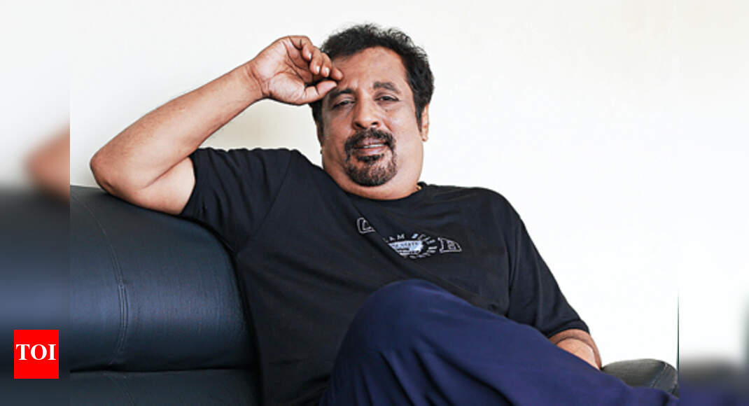 Aashiq Abu: I don’t want to be a full time actor : Raveendran ...