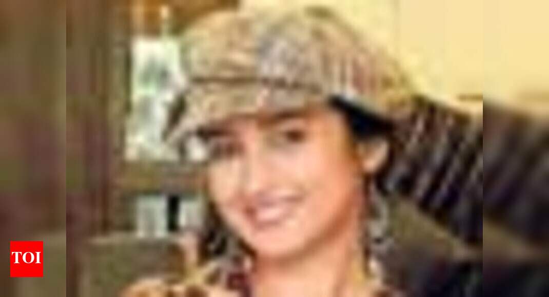 Divya is now Ramesh! | Hindi Movie News - Times of India